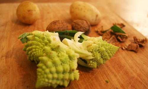Purée choux romanesco, pommes de terre, noix - Cocotte et Biscotte